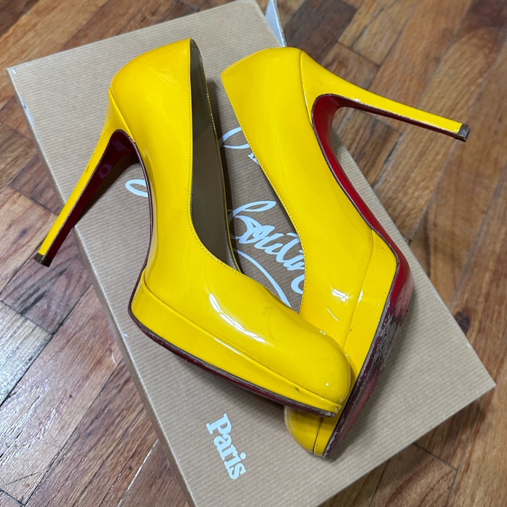 Christian Louboutin Simple Pumps In Yellow - Gem